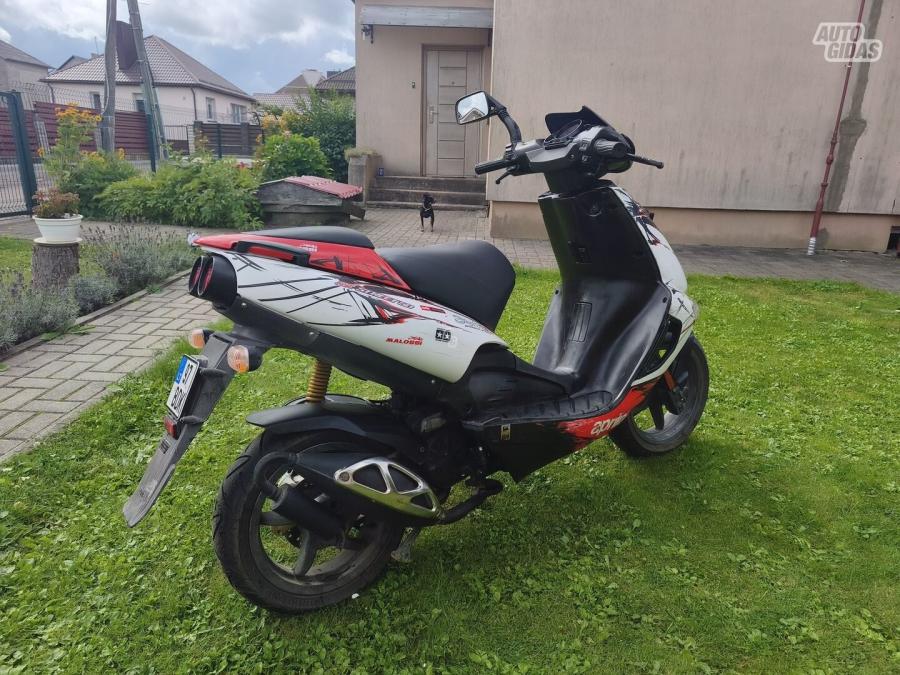 White Aprilia SR 2015 in Kretinga, with an engine capacity of 0.05 L and mileage of 17 thousand km for 1000 €, photo 10 on AUTOMOTO.COM.LV
