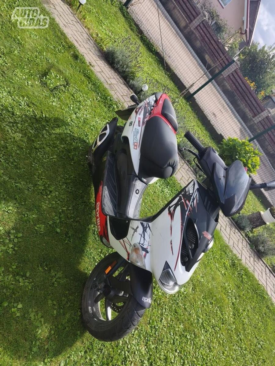 White Aprilia SR 2015 in Kretinga, with an engine capacity of 0.05 L and mileage of 17 thousand km for 1000 €, photo 11 on AUTOMOTO.COM.LV