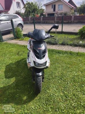 White Aprilia SR 2015 in Kretinga, with an engine capacity of 0.05 L and mileage of 17 thousand km for 1000 €, photo 12 on AUTOMOTO.COM.LV
