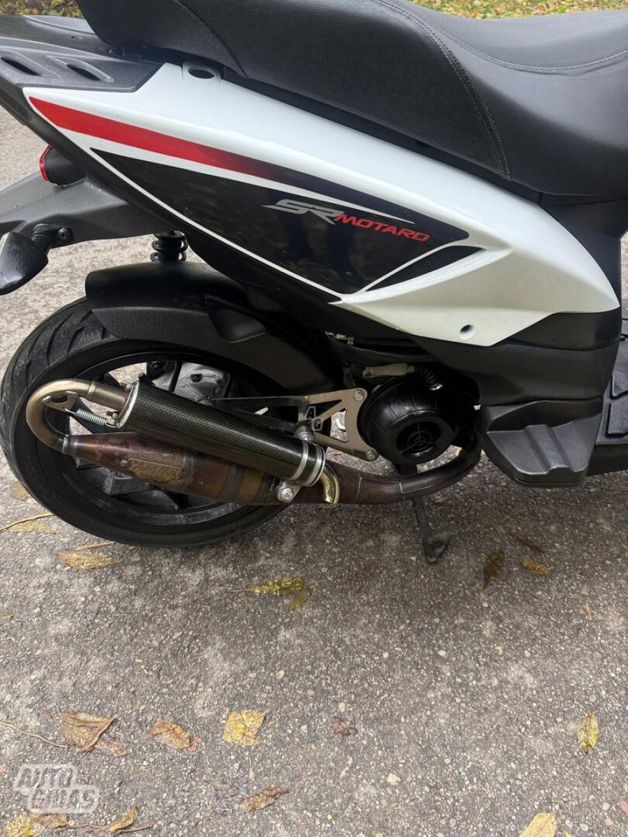 White Aprilia SR 2015 in Vilkaviskis, with an engine capacity of 0.05 L and mileage of 7 thousand km for 1450 €, photo 4 on AUTOMOTO.COM.LV