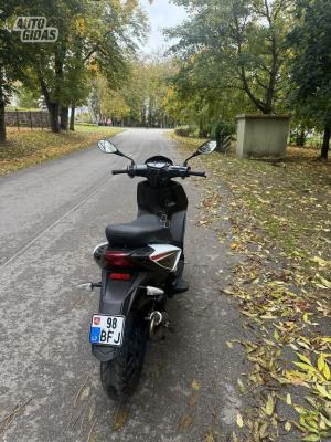 White Aprilia SR 2015 in Vilkaviskis, with an engine capacity of 0.05 L and mileage of 7 thousand km for 1450 €, photo 5 on AUTOMOTO.COM.LV