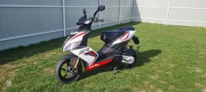 White Aprilia SR 2017 in Kazlu Ruda, with an engine capacity of 49.00 L and mileage of 16 thousand km for 1700 €, photo  on AUTOMOTO.COM.LV