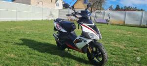 White Aprilia SR 2017 in Kazlu Ruda, with an engine capacity of 49.00 L and mileage of 16 thousand km for 1700 €, photo 3 on AUTOMOTO.COM.LV