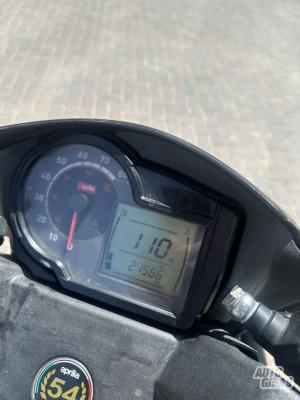 Белый Априлия SR 2017 в Электренай, объемом двигателя 0.05 л и пробегом 22 тыс. км за 1800 €, фото 6 на AUTOMOTO.COM.LV