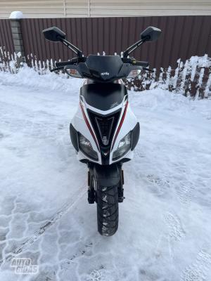 Balts Aprilia SR 2018 Prienai, ar dzinēja tilpumu 0.05 L un nobraukumu 12 tūkst. km par 1950 €, foto 3 vietnē AUTOMOTO.COM.LV