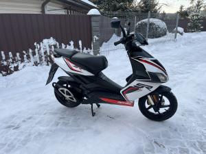Balts Aprilia SR 2018 Prienai, ar dzinēja tilpumu 0.05 L un nobraukumu 12 tūkst. km par 1950 €, foto 4 vietnē AUTOMOTO.COM.LV