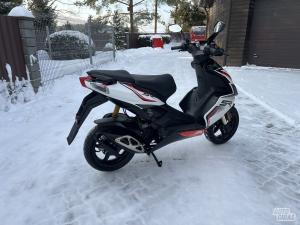 Balts Aprilia SR 2018 Prienai, ar dzinēja tilpumu 0.05 L un nobraukumu 12 tūkst. km par 1950 €, foto 5 vietnē AUTOMOTO.COM.LV