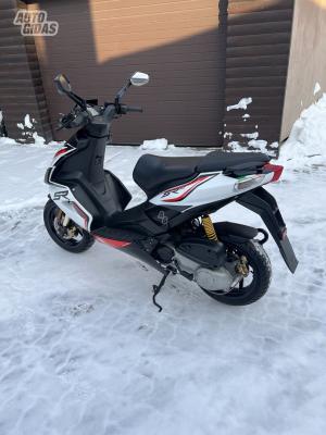 Balts Aprilia SR 2018 Prienai, ar dzinēja tilpumu 0.05 L un nobraukumu 12 tūkst. km par 1950 €, foto 7 vietnē AUTOMOTO.COM.LV
