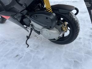 Balts Aprilia SR 2018 Prienai, ar dzinēja tilpumu 0.05 L un nobraukumu 12 tūkst. km par 1950 €, foto 10 vietnē AUTOMOTO.COM.LV