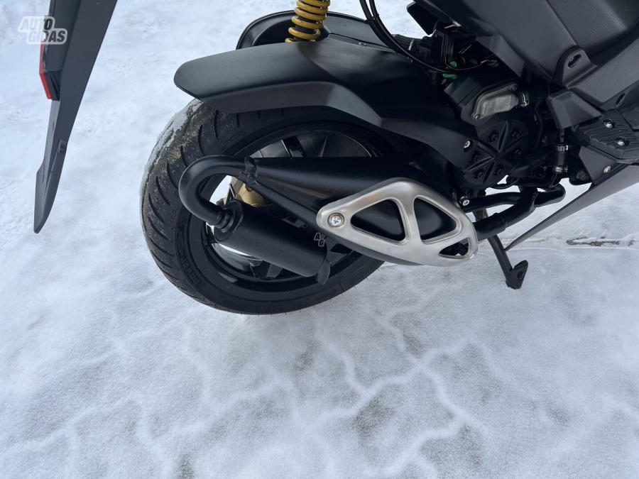 Balts Aprilia SR 2018 Prienai, ar dzinēja tilpumu 0.05 L un nobraukumu 12 tūkst. km par 1950 €, foto 11 vietnē AUTOMOTO.COM.LV