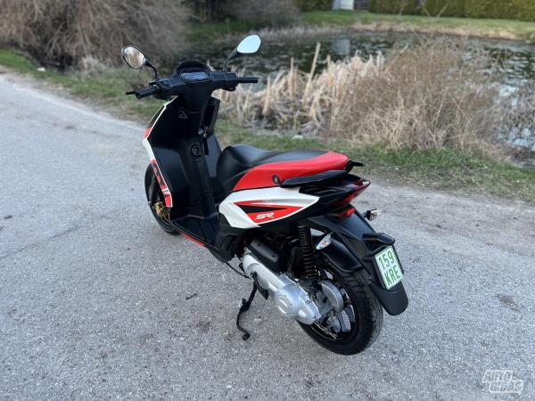 White Aprilia SR 2018 in Prienai, with an engine capacity of 0.05 L and mileage of 6 thousand km for 1650 €, photo 7 on AUTOMOTO.COM.LV