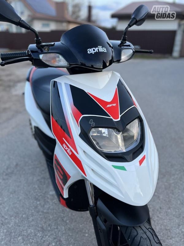 White Aprilia SR 2018 in Prienai, with an engine capacity of 0.05 L and mileage of 6 thousand km for 1650 €, photo 9 on AUTOMOTO.COM.LV