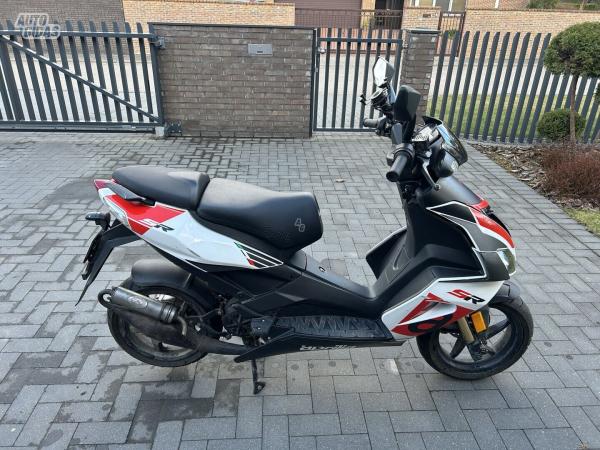 Balts Aprilia SR 2018 Viļņa, ar dzinēja tilpumu 0.05 L un nobraukumu 17 tūkst. km par 2000 €, foto 3 vietnē AUTOMOTO.COM.LV