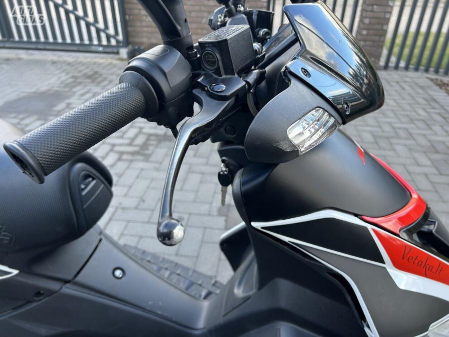 Белый Априлия SR 2018 в Вильнюс, объемом двигателя 0.05 л и пробегом 17 тыс. км за 2000 €, фото 12 на AUTOMOTO.COM.LV