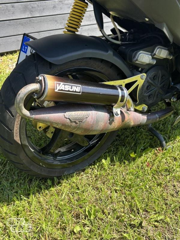 Белый Априлия SR 2019 в Скуодас, объемом двигателя 0.05 л и пробегом 5 тыс. км за 1900 €, фото 5 на AUTOMOTO.COM.LV