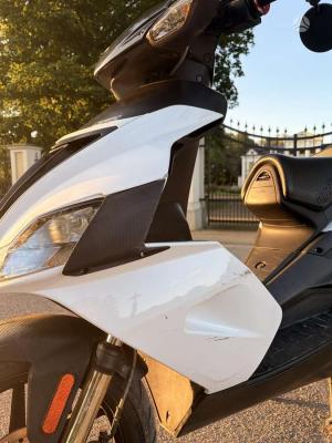 Белый Априлия SR 2019 в Вилкавишкис, объемом двигателя 50.00 л и пробегом 23 тыс. км за 1800 €, фото 3 на AUTOMOTO.COM.LV