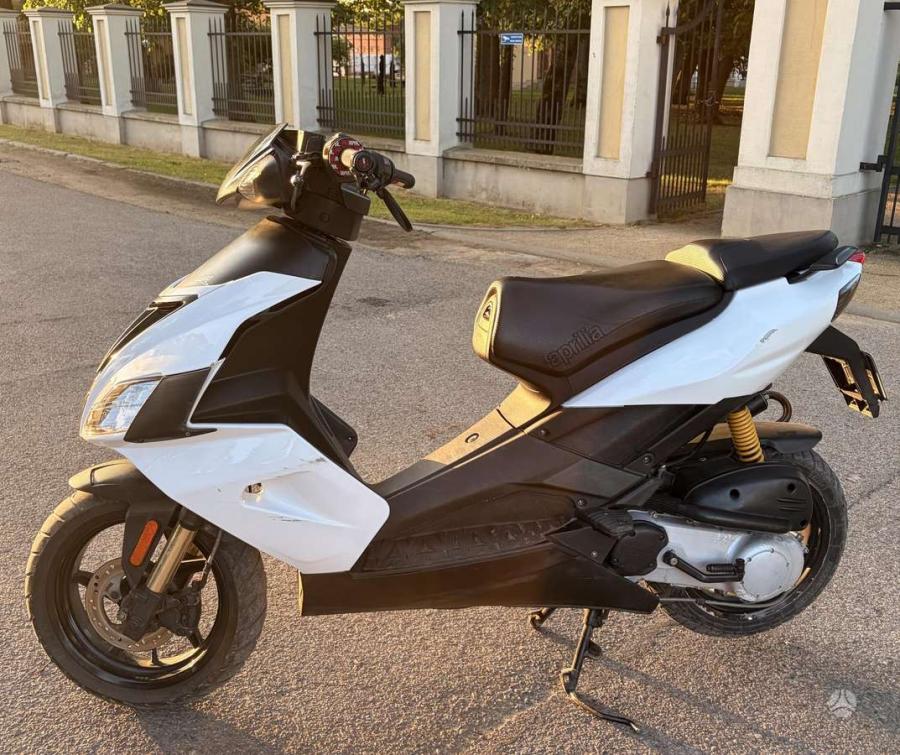 Белый Априлия SR 2019 в Вилкавишкис, объемом двигателя 50.00 л и пробегом 23 тыс. км за 1800 €, фото 4 на AUTOMOTO.COM.LV