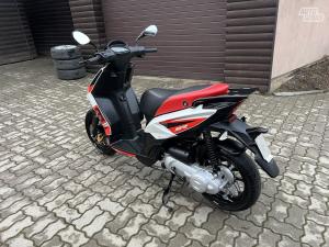 White Aprilia SR 2020 in Prienai, with an engine capacity of 0.05 L and mileage of 6 thousand km for 1750 €, photo 7 on AUTOMOTO.COM.LV