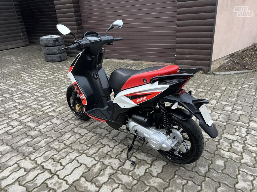 White Aprilia SR 2020 in Prienai, with an engine capacity of 0.05 L and mileage of 6 thousand km for 1750 €, photo 7 on AUTOMOTO.COM.LV