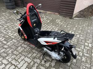 White Aprilia SR 2020 in Prienai, with an engine capacity of 0.05 L and mileage of 6 thousand km for 1750 €, photo 17 on AUTOMOTO.COM.LV