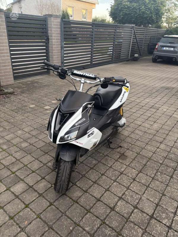 White Aprilia SR 2020 in Klaipeda, with an engine capacity of 0.00 L and mileage of 20 thousand km for 1700 €, photo 1 on AUTOMOTO.COM.LV