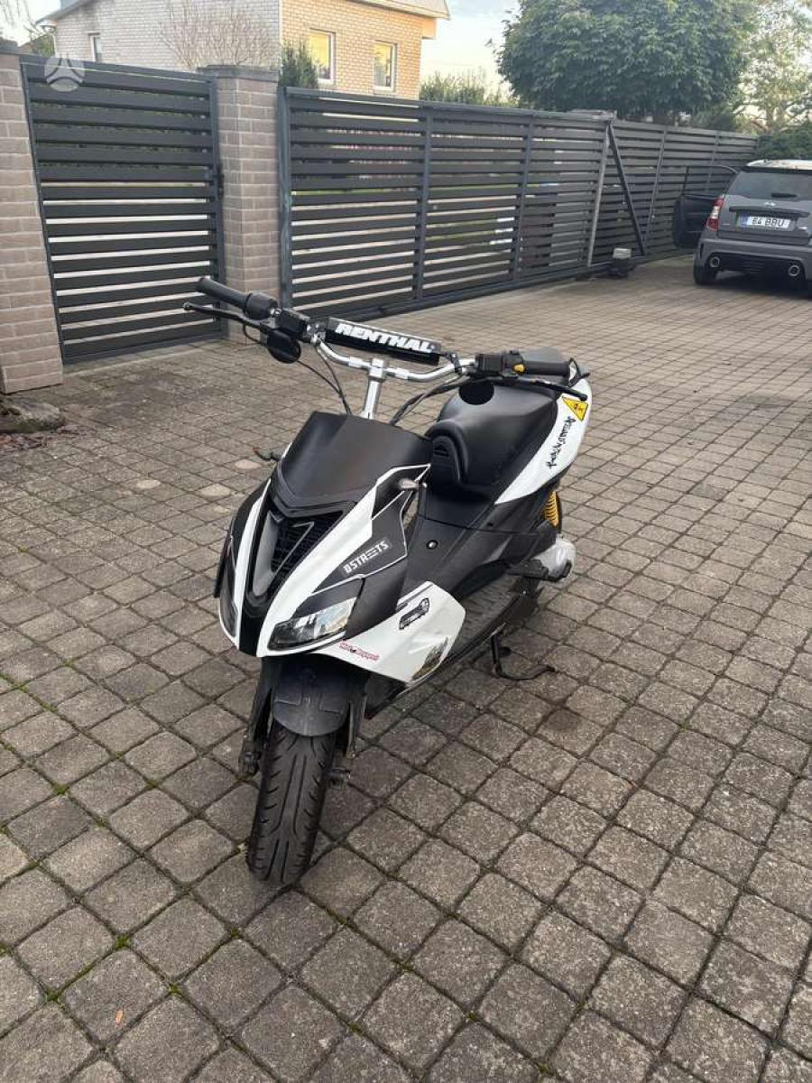 White Aprilia SR 2020 in Klaipeda, with an engine capacity of 0.00 L and mileage of 20 thousand km for 1700 €, photo 1 on AUTOMOTO.COM.LV