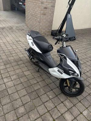 White Aprilia SR 2020 in Klaipeda, with an engine capacity of 0.00 L and mileage of 20 thousand km for 1700 €, photo 7 on AUTOMOTO.COM.LV