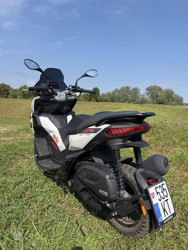 Balts Aprilia SR 2026 Kauņa, ar dzinēja tilpumu 0.13 L un nobraukumu 1 tūkst. km par 3799 €, foto 4 vietnē AUTOMOTO.COM.LV