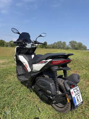 Balts Aprilia SR 2026 Kauņa, ar dzinēja tilpumu 0.13 L un nobraukumu 1 tūkst. km par 3799 €, foto 5 vietnē AUTOMOTO.COM.LV