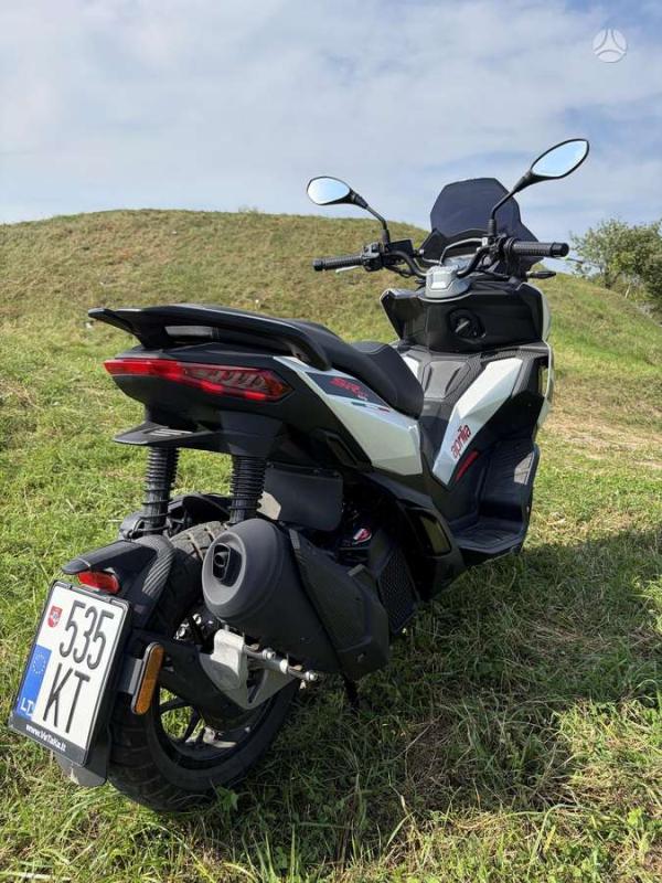 Balts Aprilia SR 2026 Kauņa, ar dzinēja tilpumu 0.13 L un nobraukumu 1 tūkst. km par 3799 €, foto 5 vietnē AUTOMOTO.COM.LV