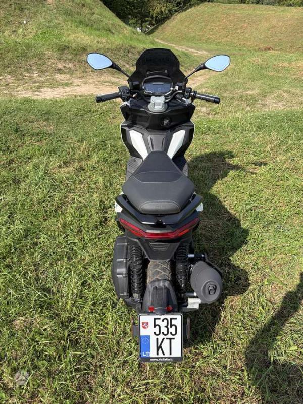 Balts Aprilia SR 2026 Kauņa, ar dzinēja tilpumu 0.13 L un nobraukumu 1 tūkst. km par 3799 €, foto 6 vietnē AUTOMOTO.COM.LV