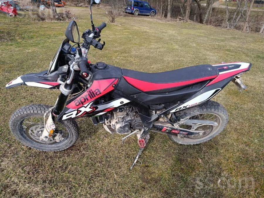 Aprilia SX 125 2018 in Cesis, with an engine capacity of 0.13 L and mileage of 0 thousand km for 2000 €, photo 4 on AUTOMOTO.COM.LV