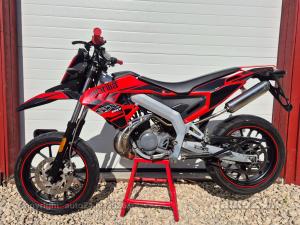 Aprilia SX 50 2018 Viljandi vietnē Aprilia SX 50 2018 Viljandi, ar dzinēja tilpumu 50.00 L un nobraukumu 24 tūkst. km par 2290 €, foto 1 vietnē AUTOMOTO.COM.LV