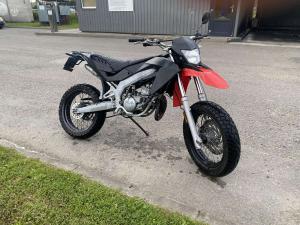 Black Aprilia SX 2009 in Kaunas, with an engine capacity of 23.11 L and mileage of 23 thousand km for 1500 €, photo 3 on AUTOMOTO.COM.LV