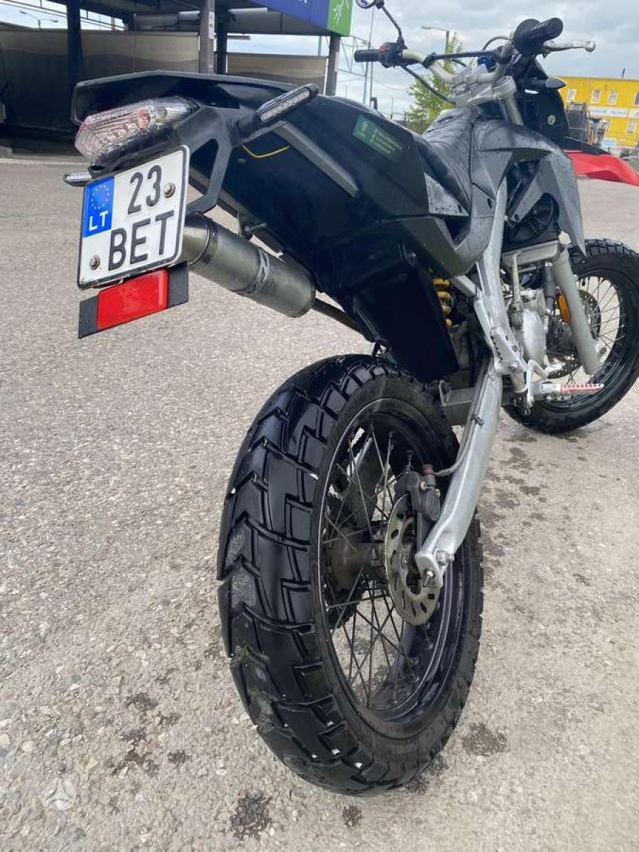 Black Aprilia SX 2009 in Kaunas, with an engine capacity of 23.11 L and mileage of 23 thousand km for 1500 €, photo 7 on AUTOMOTO.COM.LV