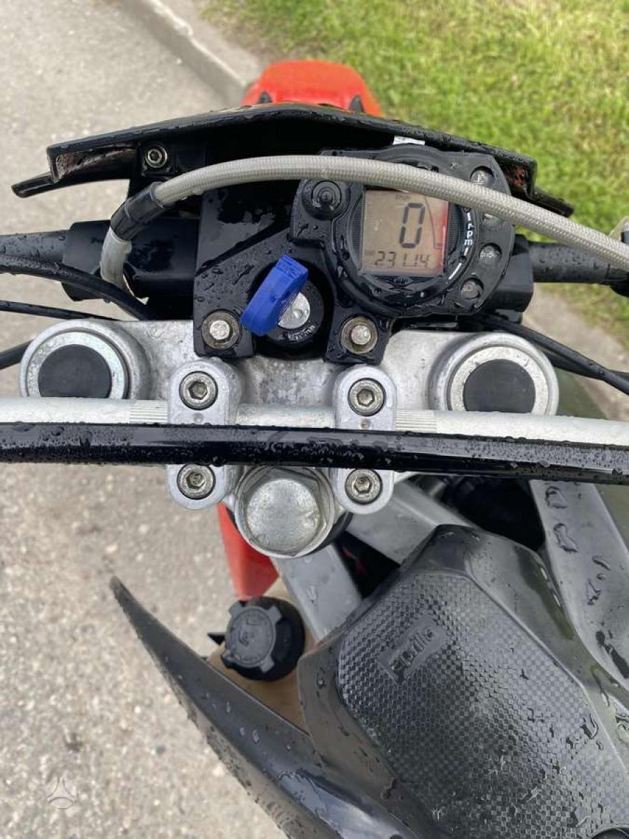 Black Aprilia SX 2009 in Kaunas, with an engine capacity of 23.11 L and mileage of 23 thousand km for 1500 €, photo 13 on AUTOMOTO.COM.LV
