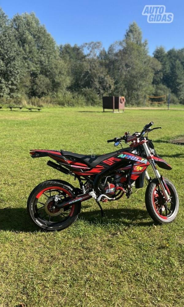 Melns Aprilia SX 2015 Trakai, ar dzinēja tilpumu 0.05 L un nobraukumu 13 tūkst. km par 2750 €, foto 1 vietnē AUTOMOTO.COM.LV