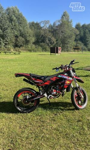 Black Aprilia SX 2015 in Trakai, with an engine capacity of 0.05 L and mileage of 13 thousand km for 2750 €, photo  on AUTOMOTO.COM.LV