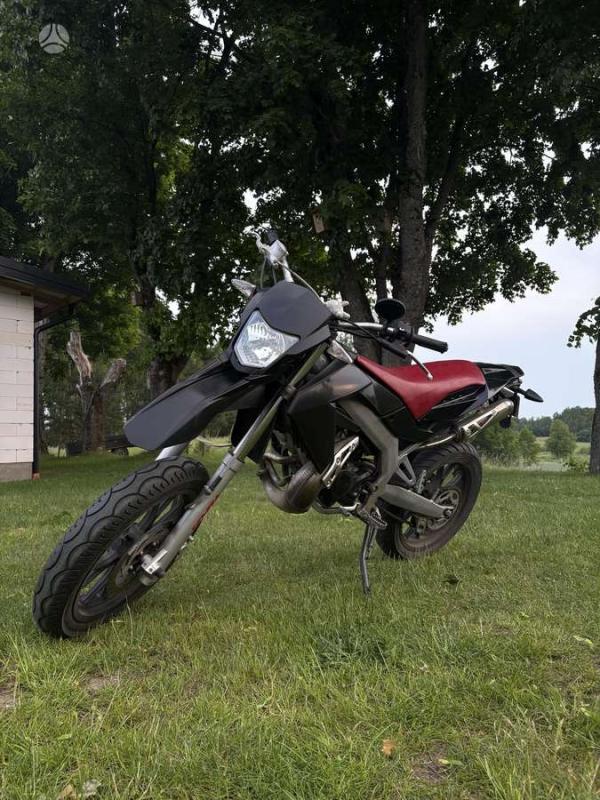 Melns Aprilia SX 2016 Tauragė, ar dzinēja tilpumu 50.00 L un nobraukumu 9 tūkst. km par 1300 €, foto 1 vietnē AUTOMOTO.COM.LV