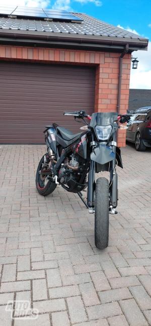 Black Aprilia SX 2018 in Panevezys, with an engine capacity of 0.13 L and mileage of 9 thousand km for 2100 €, photo  on AUTOMOTO.COM.LV