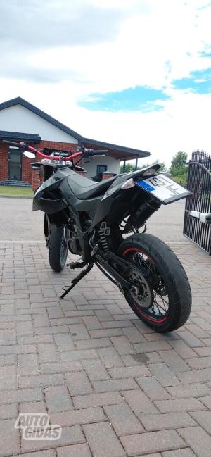 Black Aprilia SX 2018 in Panevezys, with an engine capacity of 0.13 L and mileage of 9 thousand km for 2100 €, photo 5 on AUTOMOTO.COM.LV