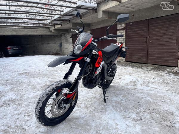 Melns Aprilia SX 2021 Kauņa, ar dzinēja tilpumu 0.13 L un nobraukumu 21 tūkst. km par 2030 €, foto 6 vietnē AUTOMOTO.COM.LV