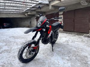 Melns Aprilia SX 2021 Kauņa, ar dzinēja tilpumu 0.13 L un nobraukumu 21 tūkst. km par 2030 €, foto 6 vietnē AUTOMOTO.COM.LV