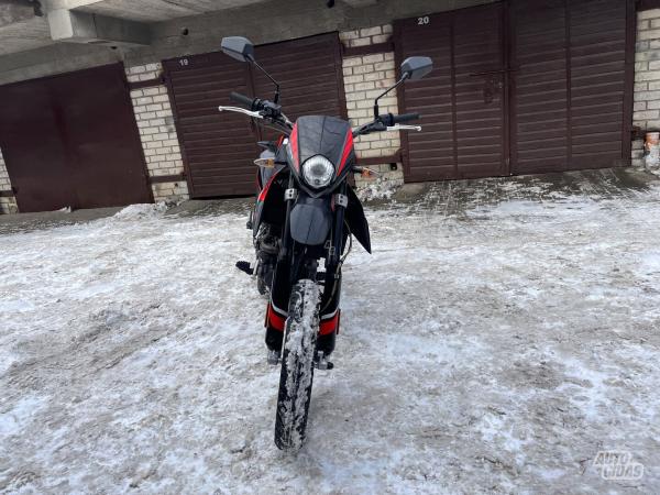Melns Aprilia SX 2021 Kauņa, ar dzinēja tilpumu 0.13 L un nobraukumu 21 tūkst. km par 2030 €, foto 7 vietnē AUTOMOTO.COM.LV