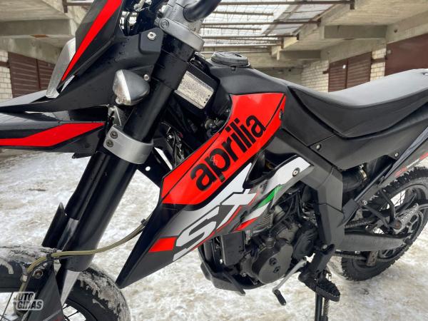 Melns Aprilia SX 2021 Kauņa, ar dzinēja tilpumu 0.13 L un nobraukumu 21 tūkst. km par 2030 €, foto 9 vietnē AUTOMOTO.COM.LV