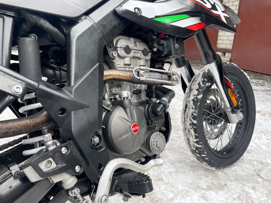 Melns Aprilia SX 2021 Kauņa, ar dzinēja tilpumu 0.13 L un nobraukumu 21 tūkst. km par 2030 €, foto 10 vietnē AUTOMOTO.COM.LV