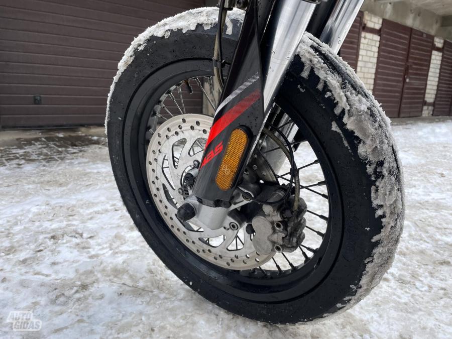 Melns Aprilia SX 2021 Kauņa, ar dzinēja tilpumu 0.13 L un nobraukumu 21 tūkst. km par 2030 €, foto 12 vietnē AUTOMOTO.COM.LV