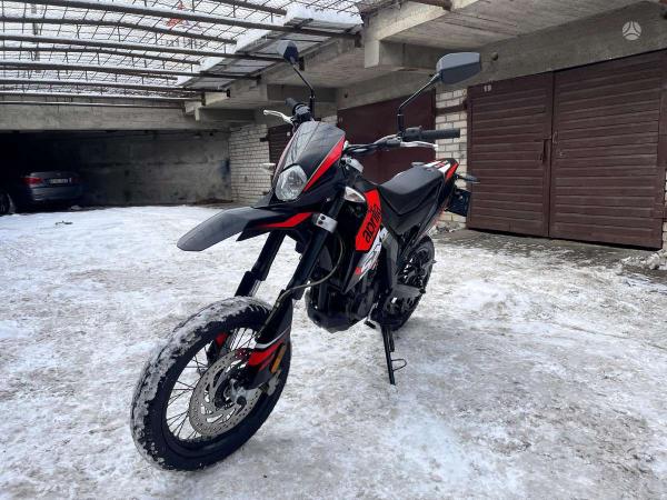 Melns Aprilia SX 2021 Kauņa, ar dzinēja tilpumu 0.13 L un nobraukumu 21 tūkst. km par 2030 €, foto 6 vietnē AUTOMOTO.COM.LV