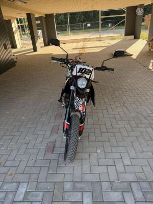 Melns Aprilia SX 2021 Kauņa, ar dzinēja tilpumu 0.13 L un nobraukumu 7 tūkst. km par 2300 €, foto 3 vietnē AUTOMOTO.COM.LV