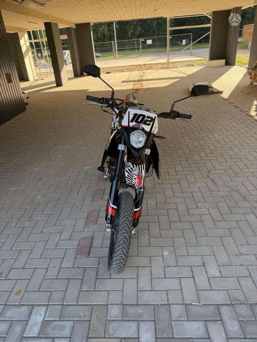Melns Aprilia SX 2021 Kauņa, ar dzinēja tilpumu 0.13 L un nobraukumu 7 tūkst. km par 2300 €, foto 3 vietnē AUTOMOTO.COM.LV